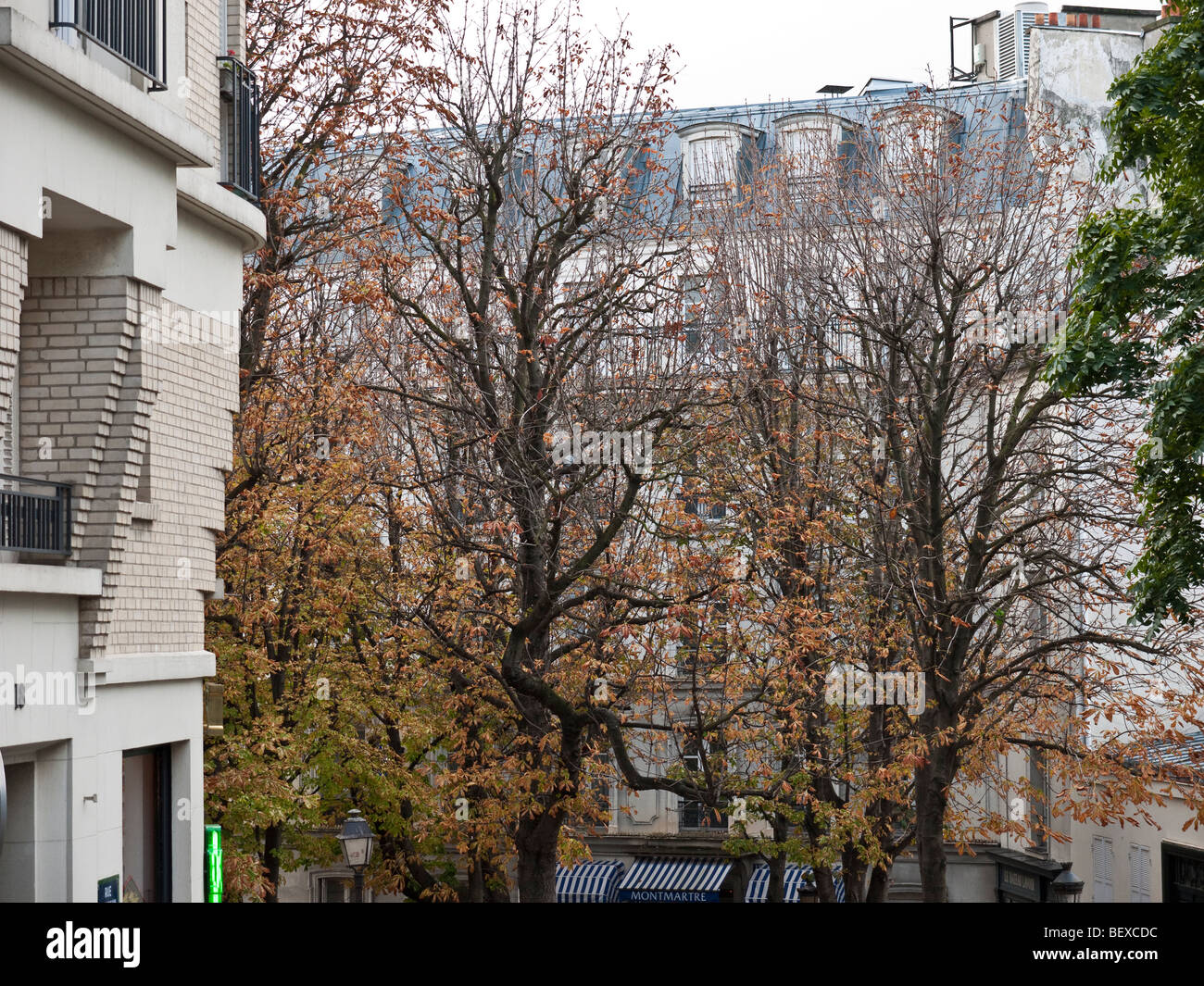 Montmarte france hi-res stock photography and images - Alamy