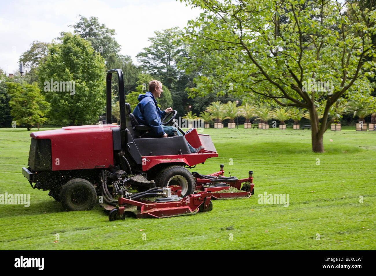 Motorised lawn mower National Botanic Gardens Nationale Plantentuin ...