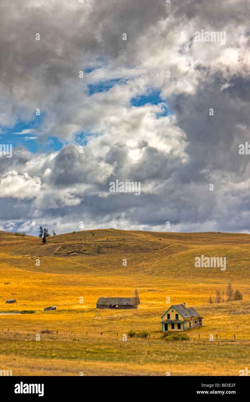 Canada british columbia old barn hi-res stock photography and images ...