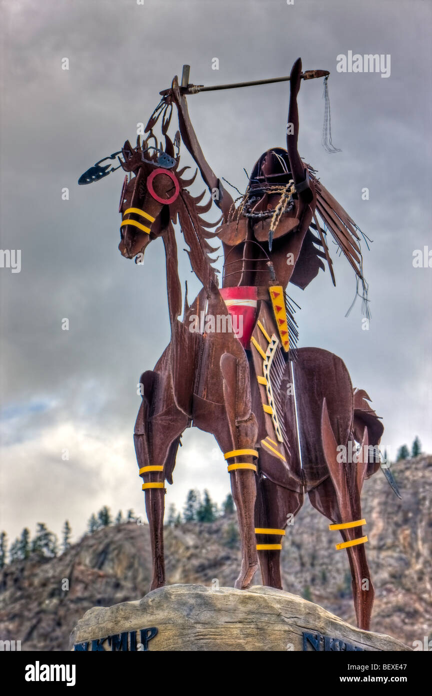 Native indian statue hi-res stock photography and images - Alamy