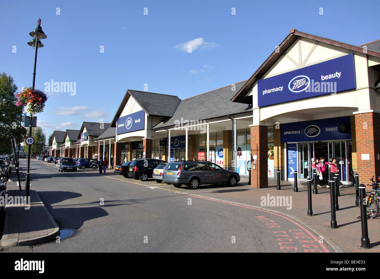 Shopping centre car parks hi-res stock photography and images - Alamy
