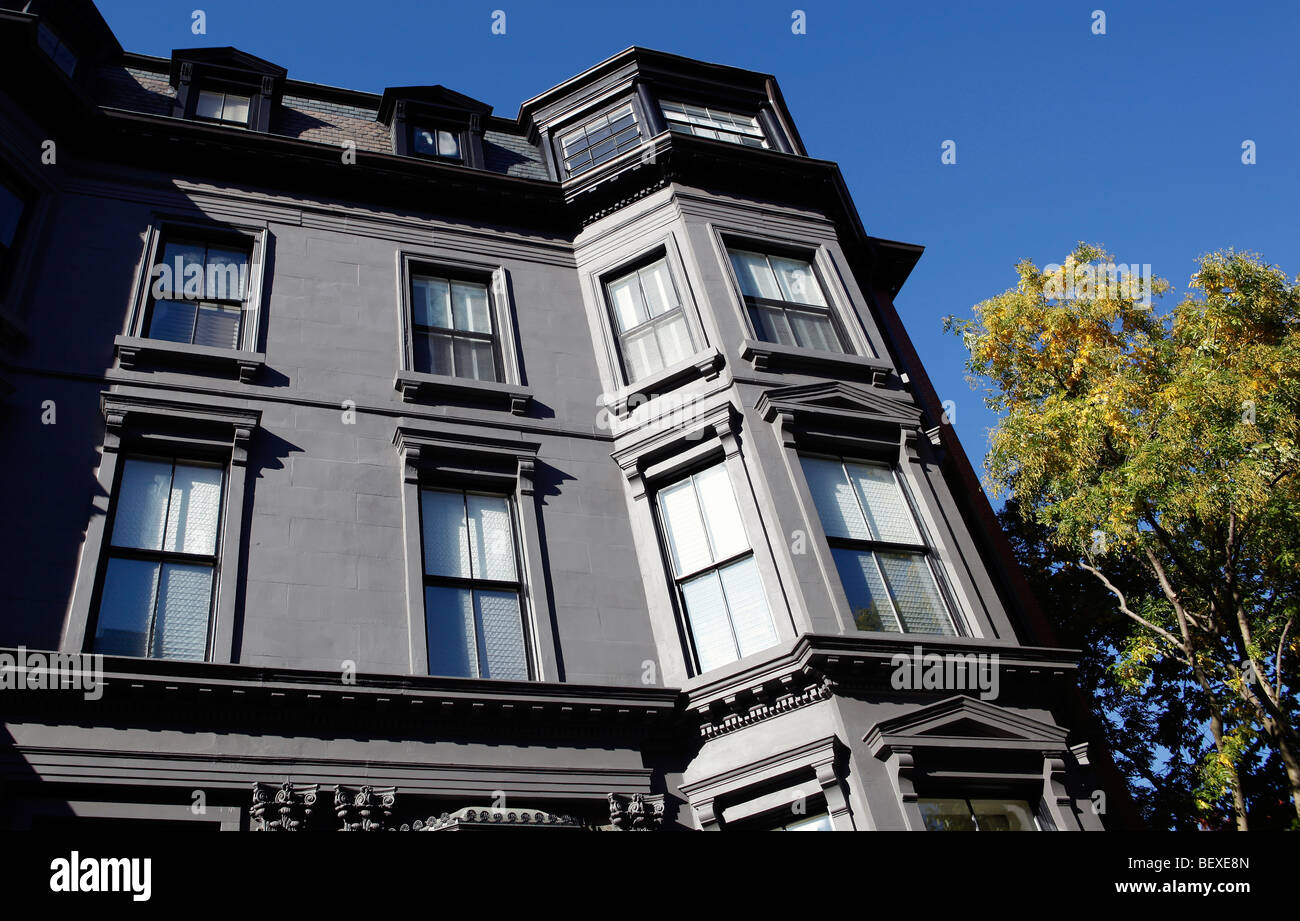 Apartment building windows hi-res stock photography and images - Alamy