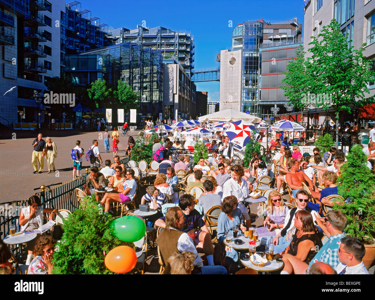 Outside tables oslo hi-res stock photography and images - Alamy