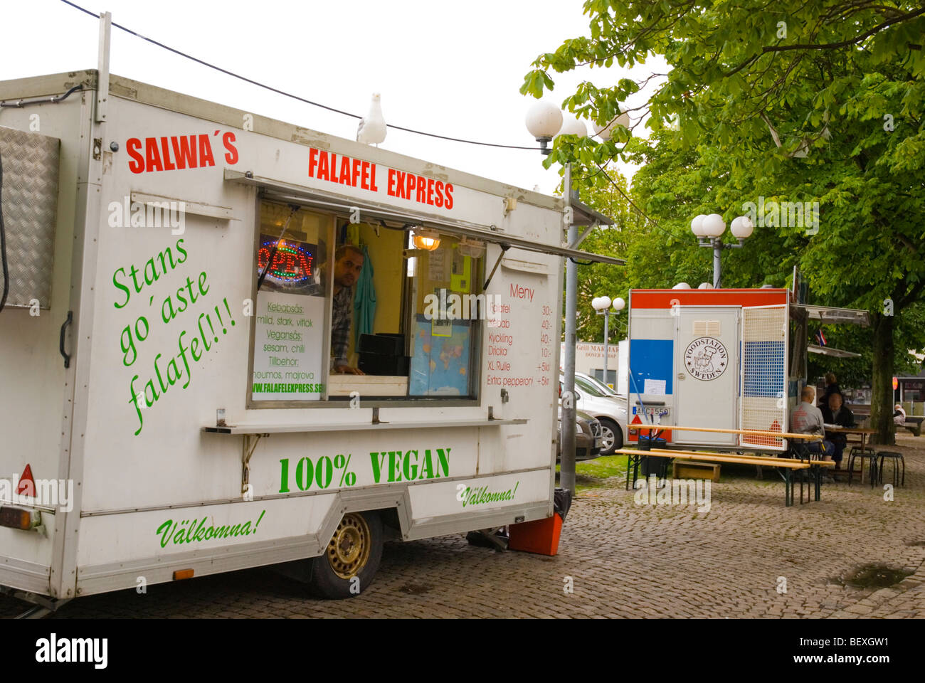 Kiosk selling fast food hi-res stock photography and images - Alamy