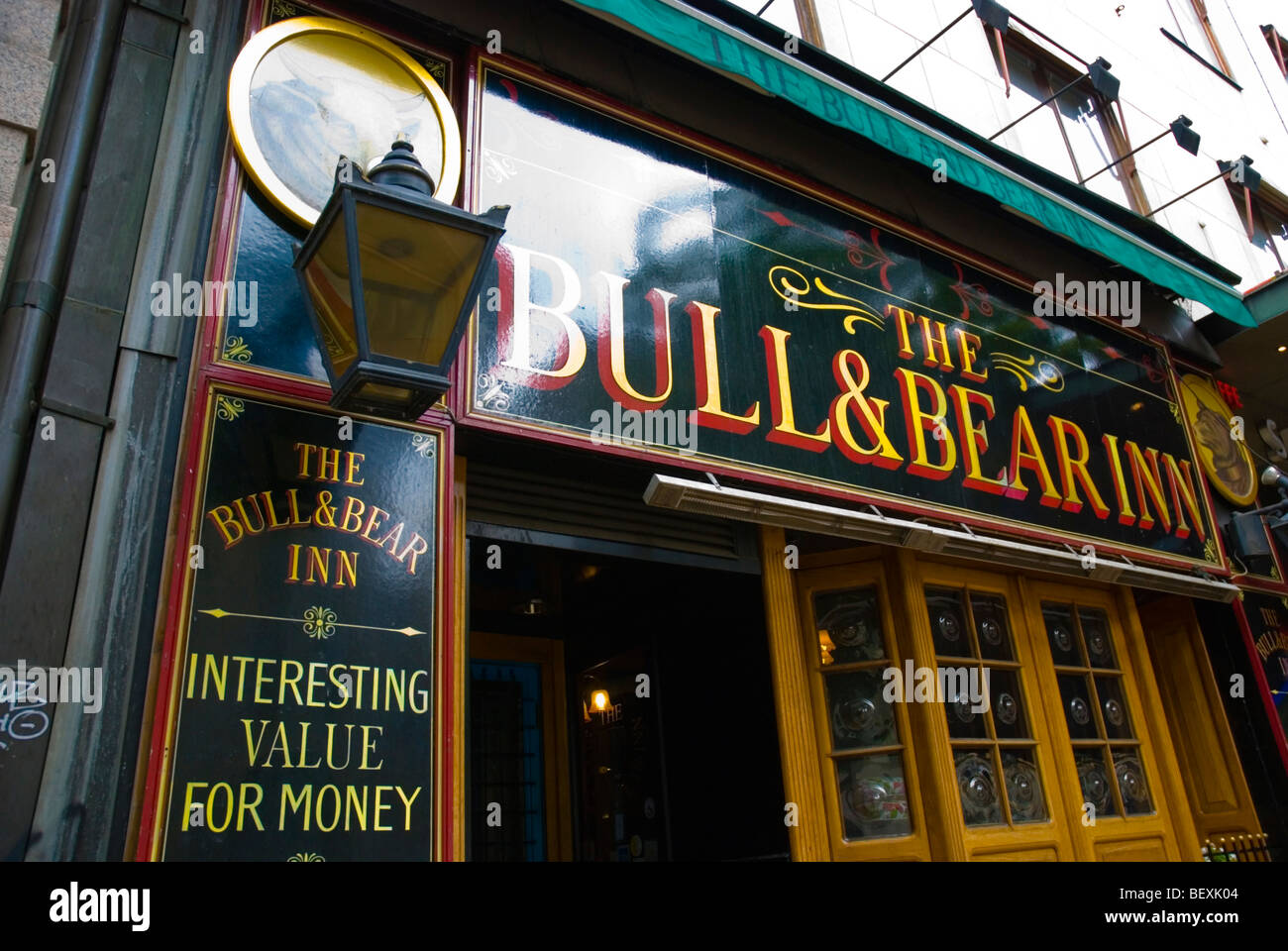 English country pub exterior hi-res stock photography and images - Alamy