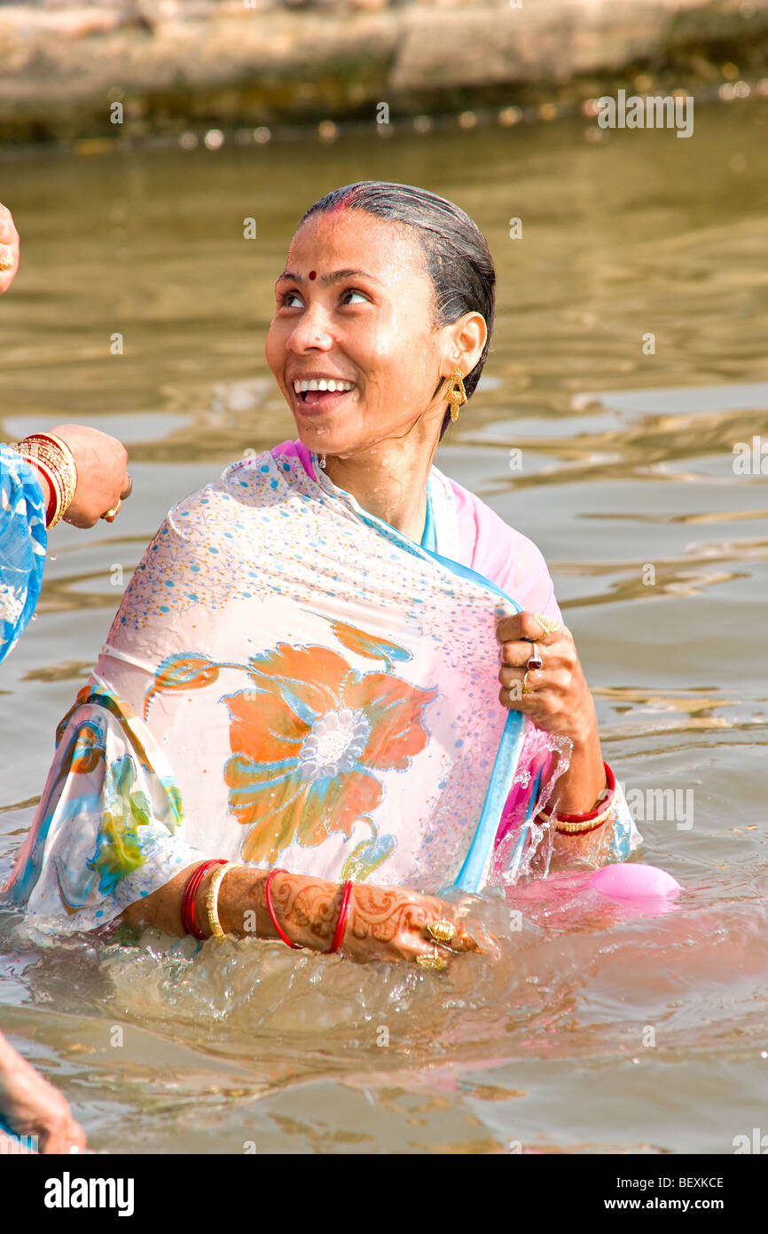 Gaya ghat hi-res stock photography and images - Alamy