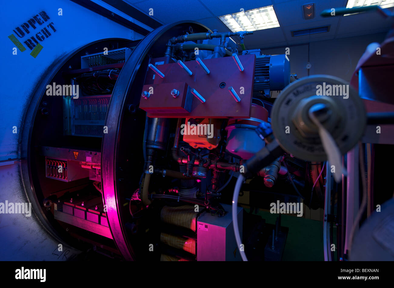 Radiotherapy machine hi-res stock photography and images - Alamy