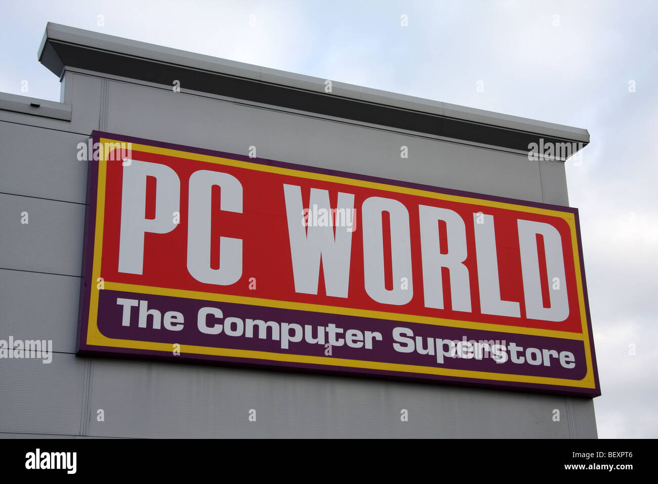 Pc world computer store sign hi-res stock photography and images - Alamy