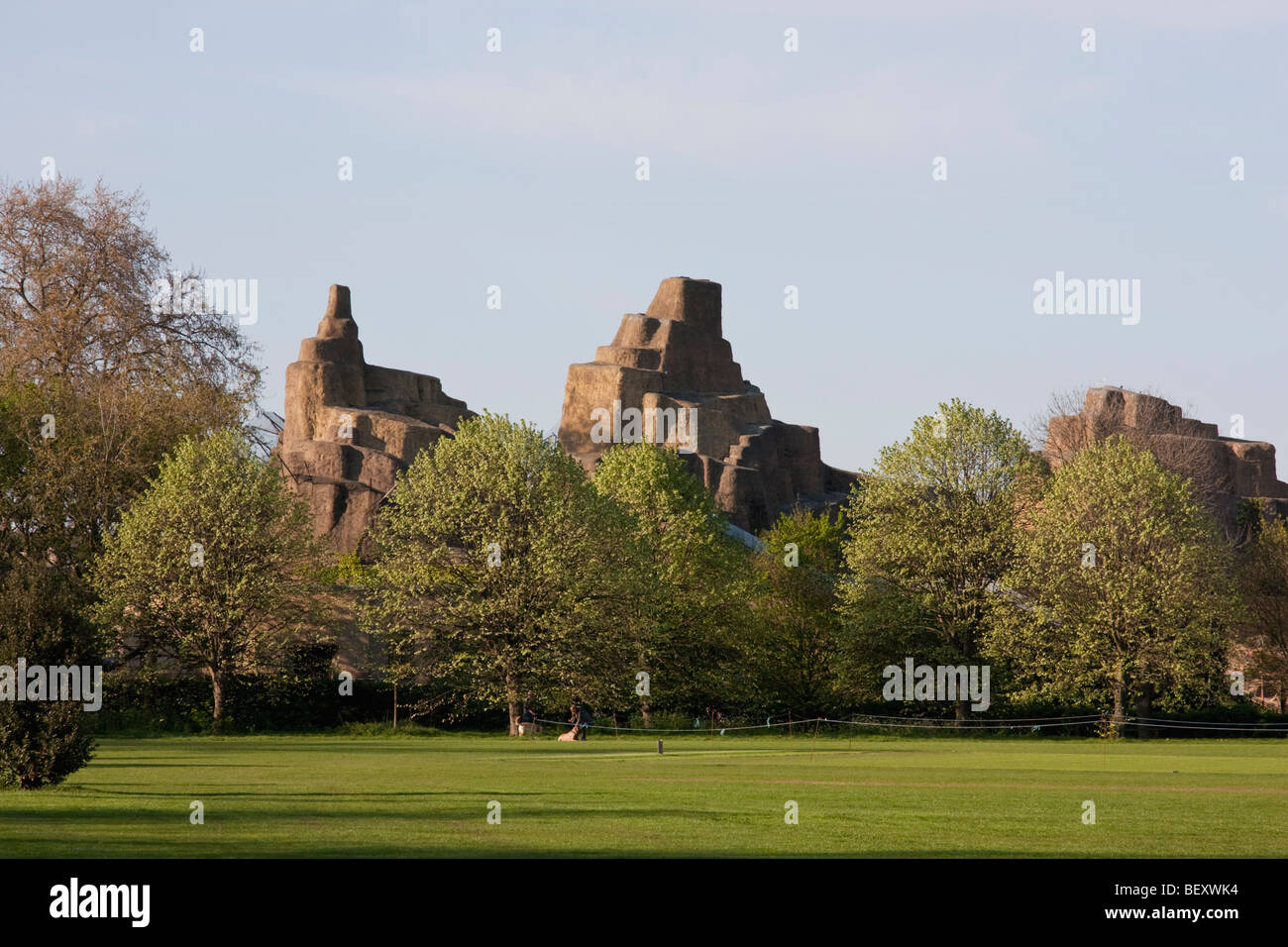 Regents park zoo hi-res stock photography and images - Alamy