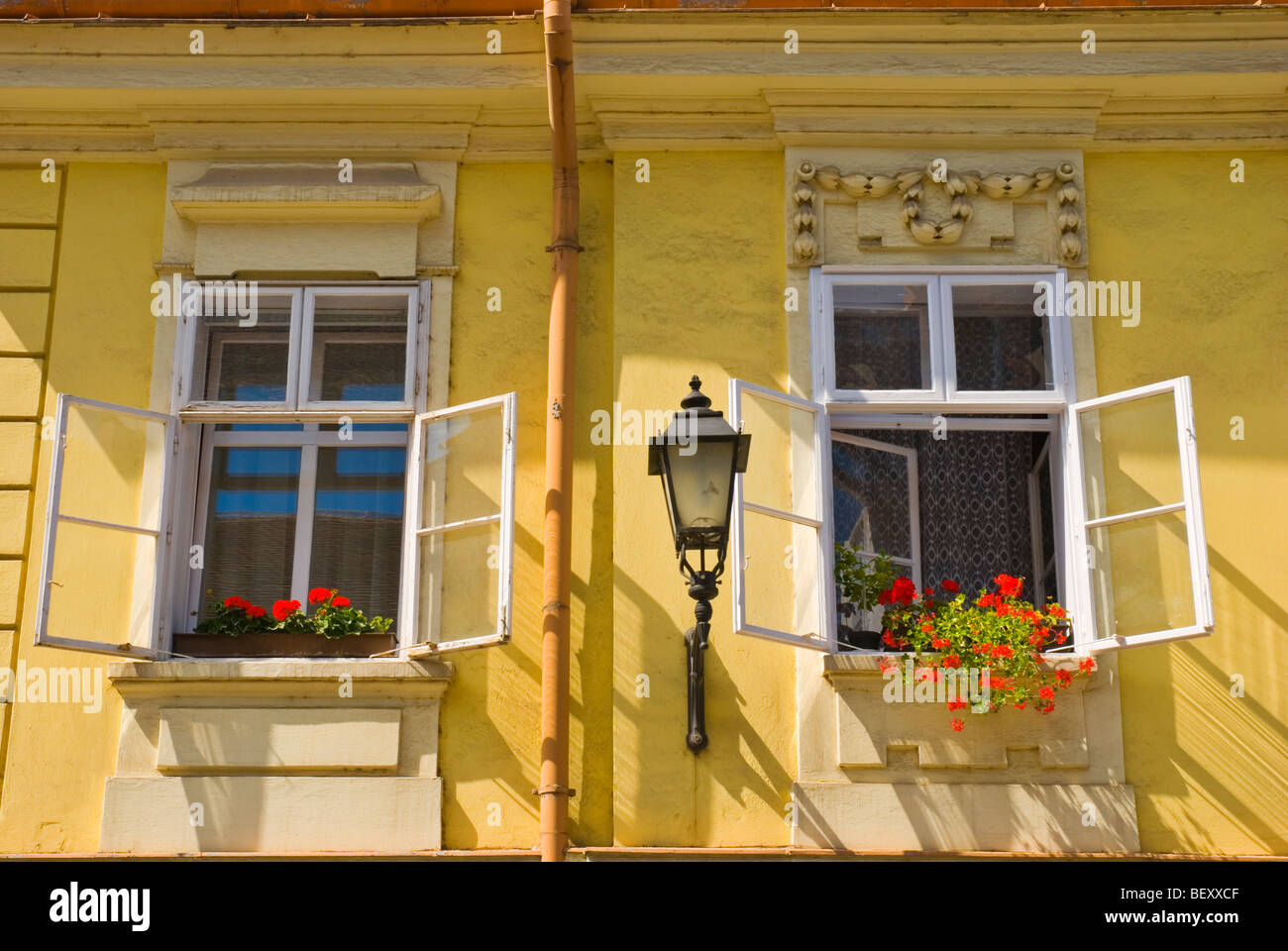 Open front windows hi-res stock photography and images - Alamy