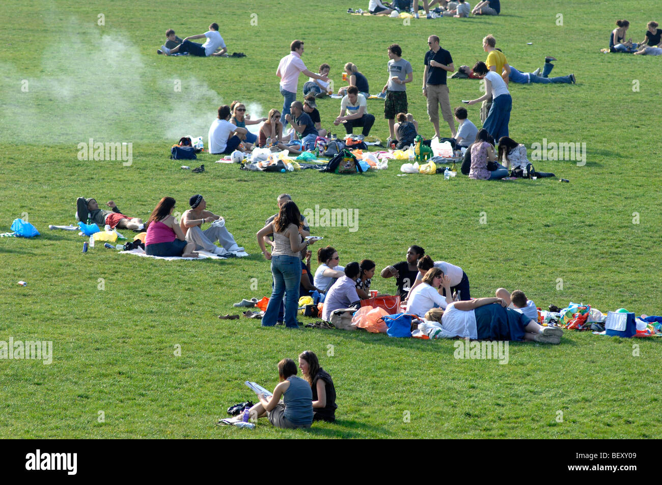 Family above park london hi-res stock photography and images - Alamy