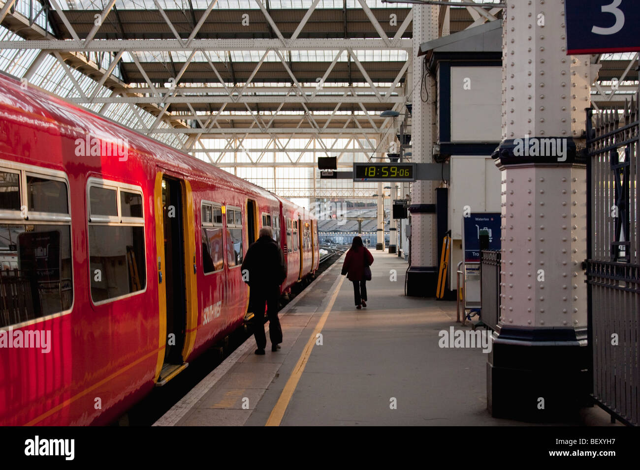 Waterloo station platform Stock Photo - Alamy