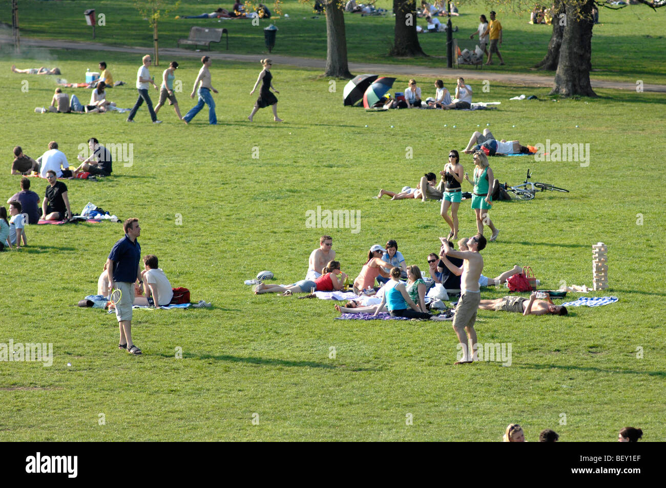 Wandsworth park family hi-res stock photography and images - Alamy