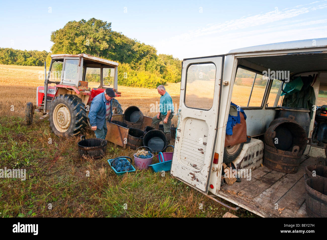 Unloading barrels hi-res stock photography and images - Alamy