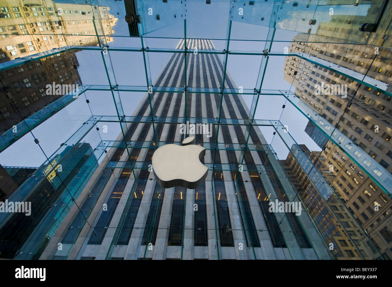 Apple Store 5th Avenue New York City High Resolution Stock Photography ...