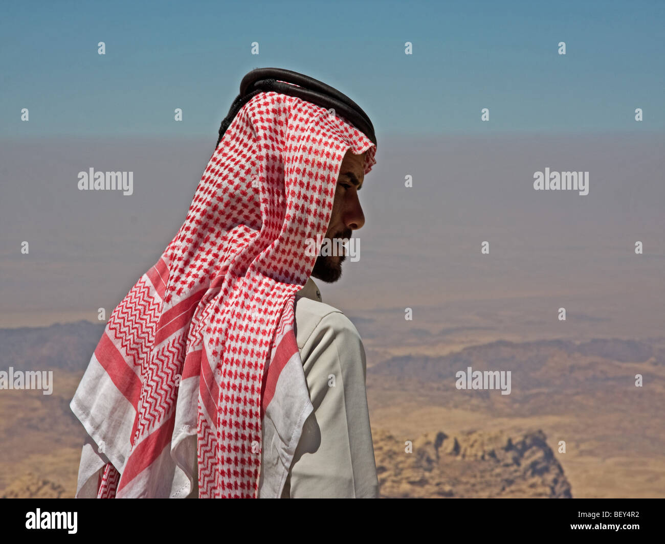 Traditional jordanian dress hi-res stock photography and images - Alamy