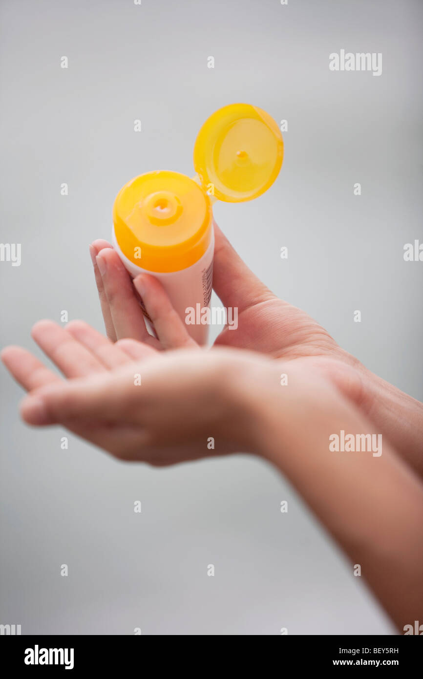 Caucasian woman applying suncream hi-res stock photography and images ...