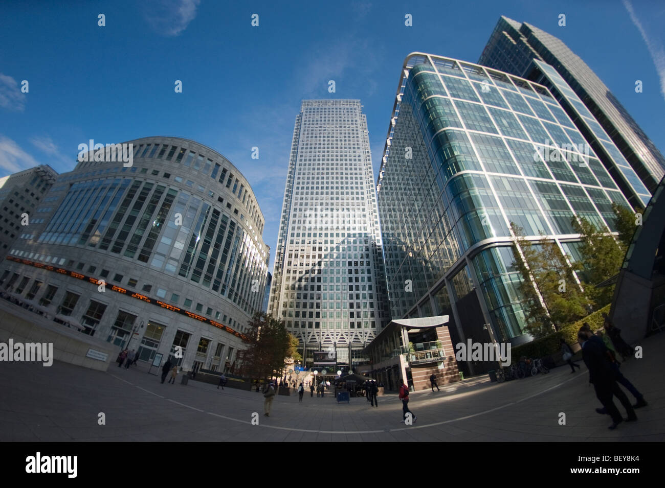 Canary wharf offices one cabot square hi-res stock photography and ...