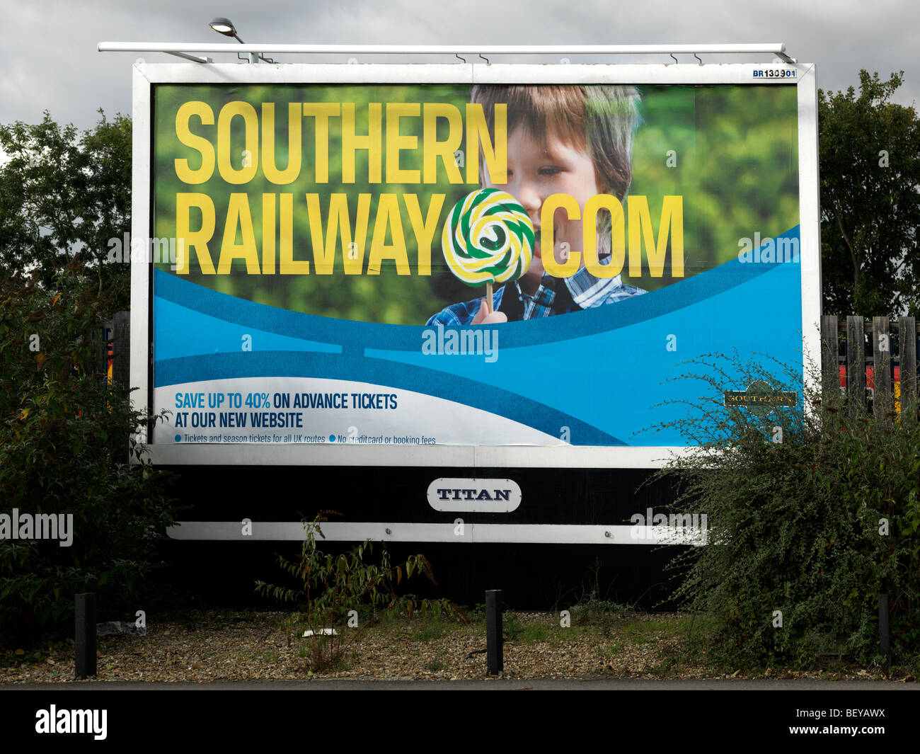 Hoarding advert hi-res stock photography and images - Alamy