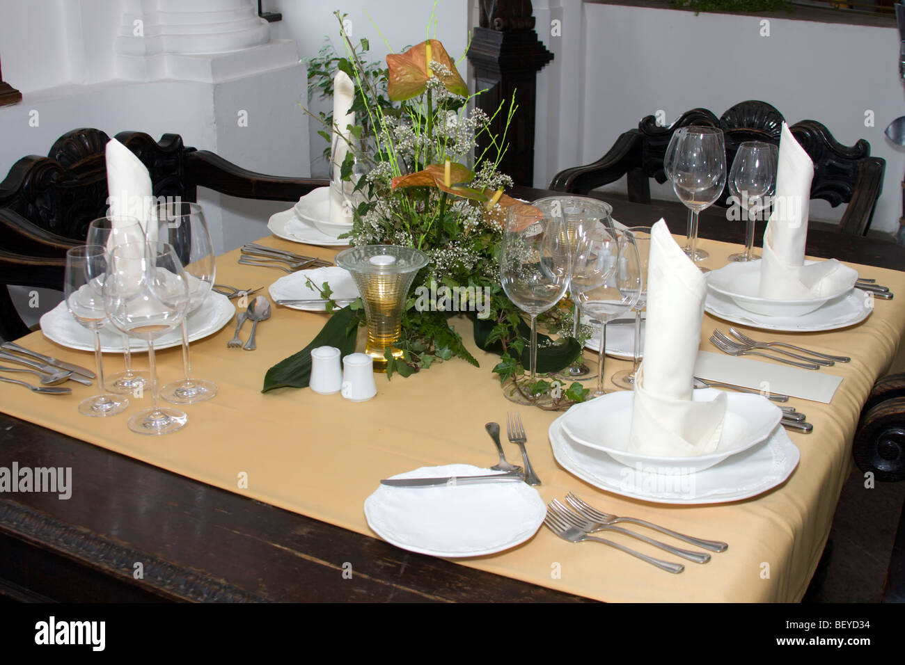 Table in castle hi-res stock photography and images - Alamy