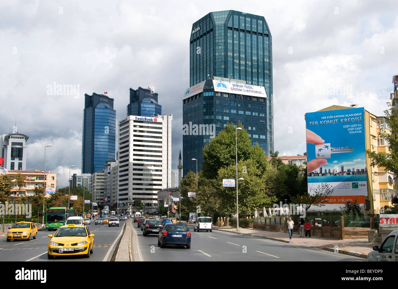 Istanbul Modern Turkey taxi car traffic transport Stock Photo - Alamy