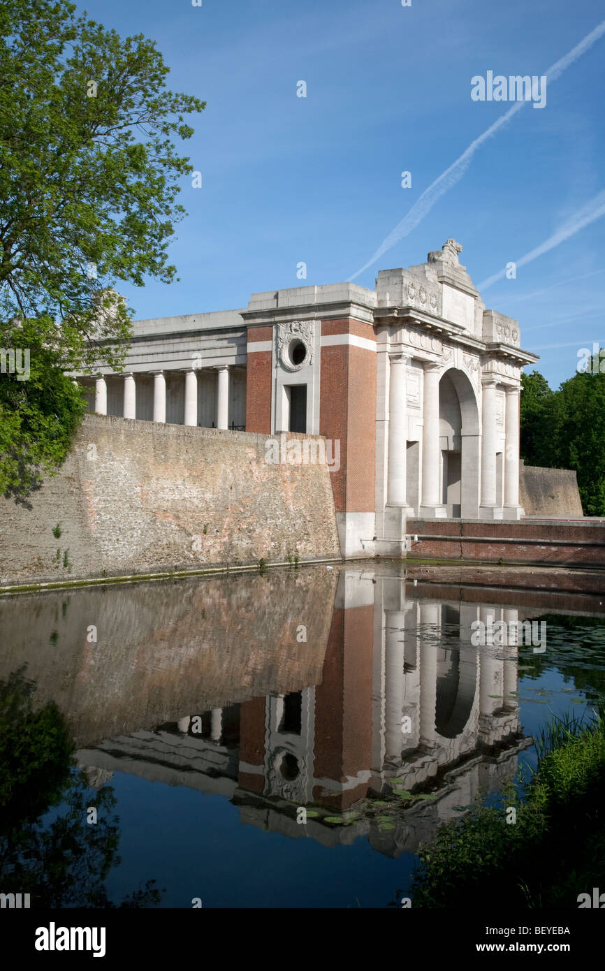 Arch of menin gate hi-res stock photography and images - Alamy