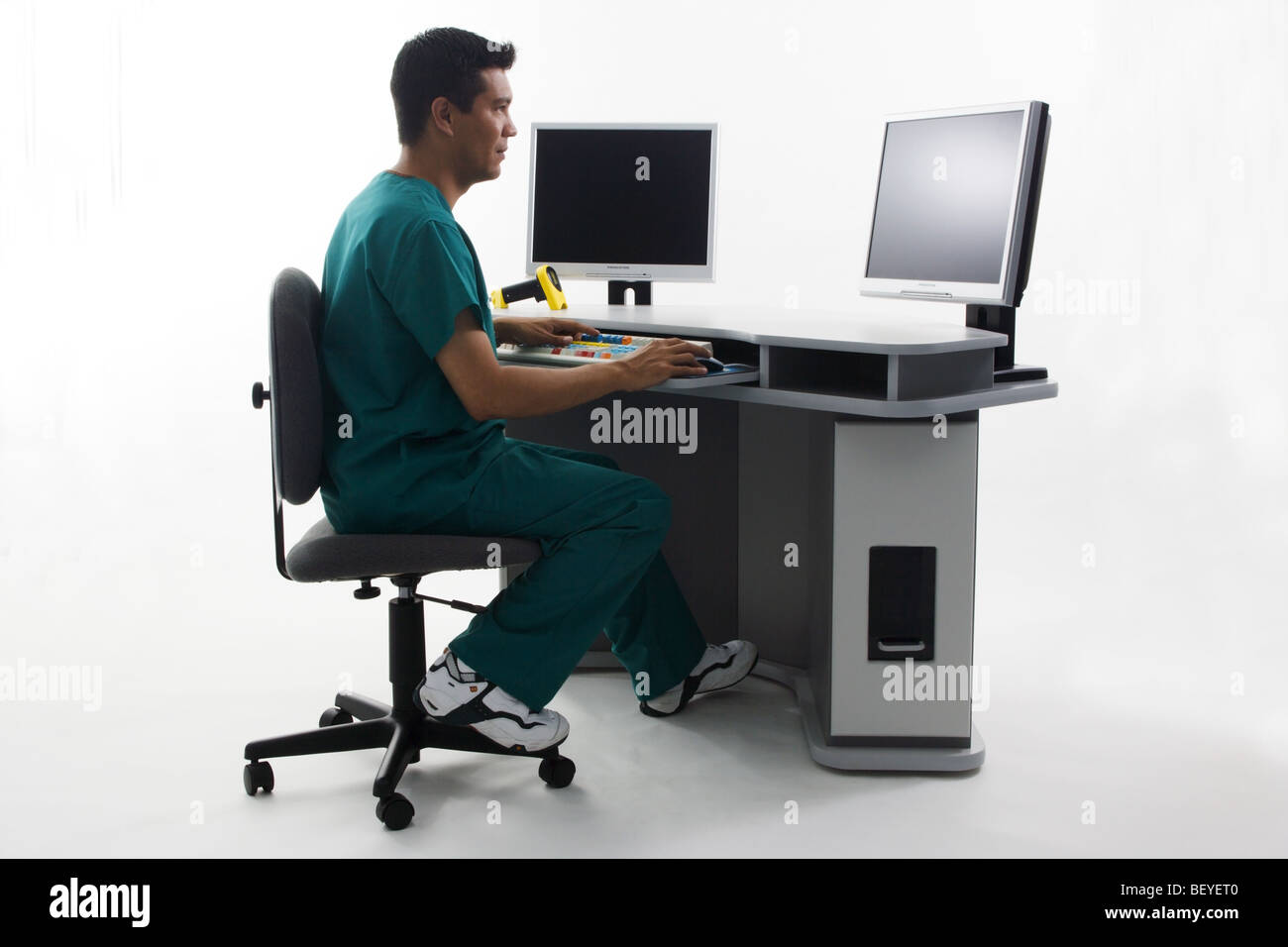 Clerical medical screen hi-res stock photography and images - Alamy