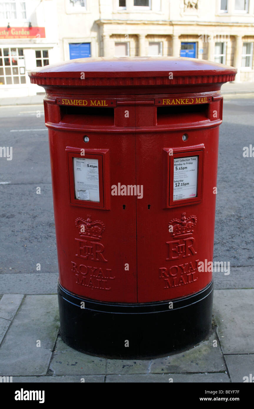 Twin letterbox hi-res stock photography and images - Alamy