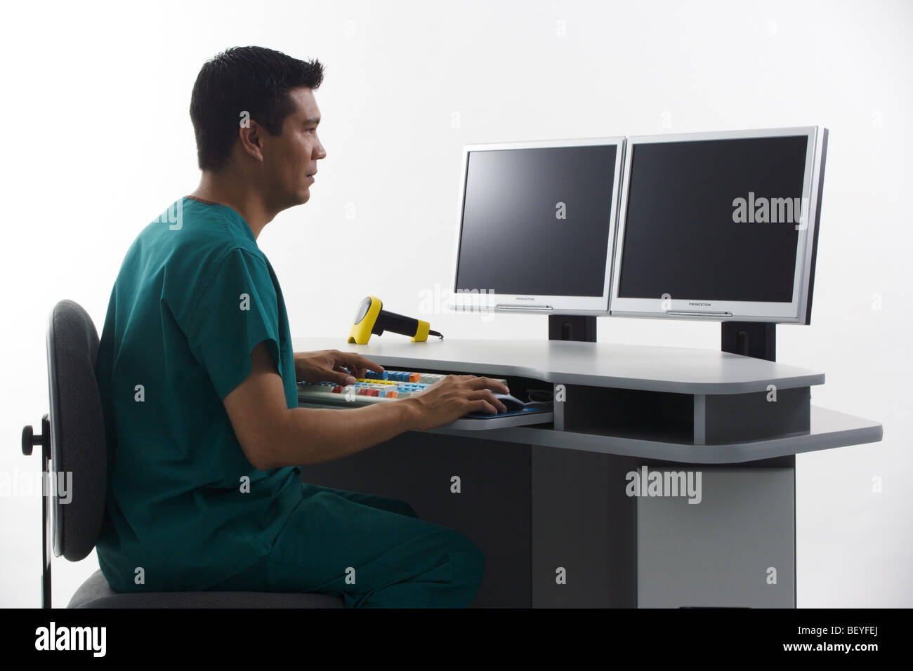 Clerical medical screen hi-res stock photography and images - Alamy