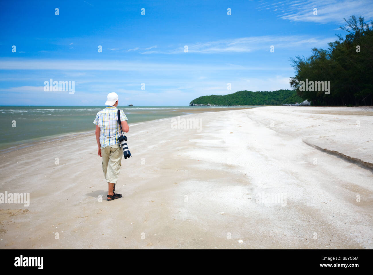 Snap along here hi-res stock photography and images - Alamy