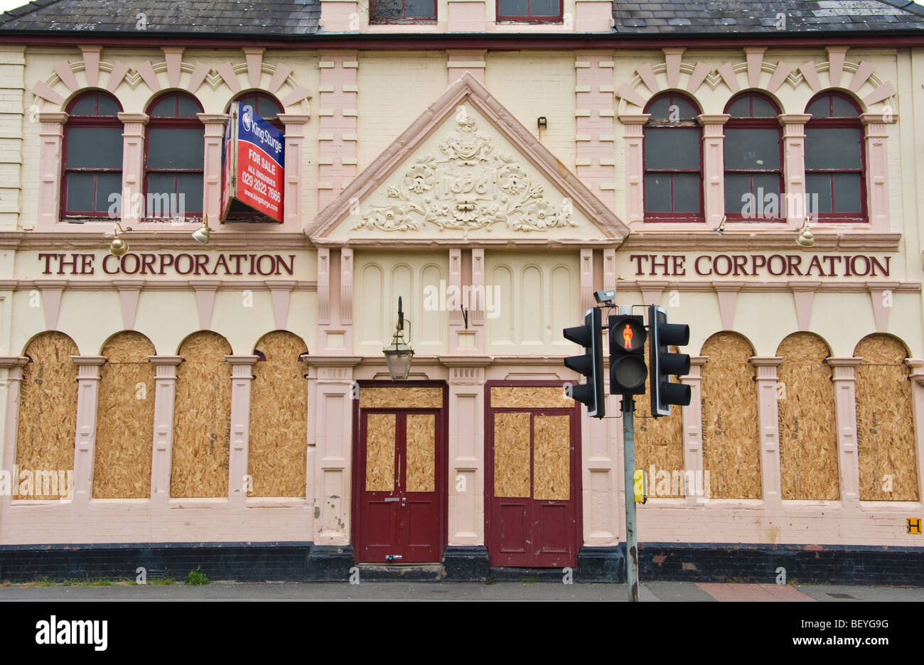 Rundown pub hi-res stock photography and images - Alamy