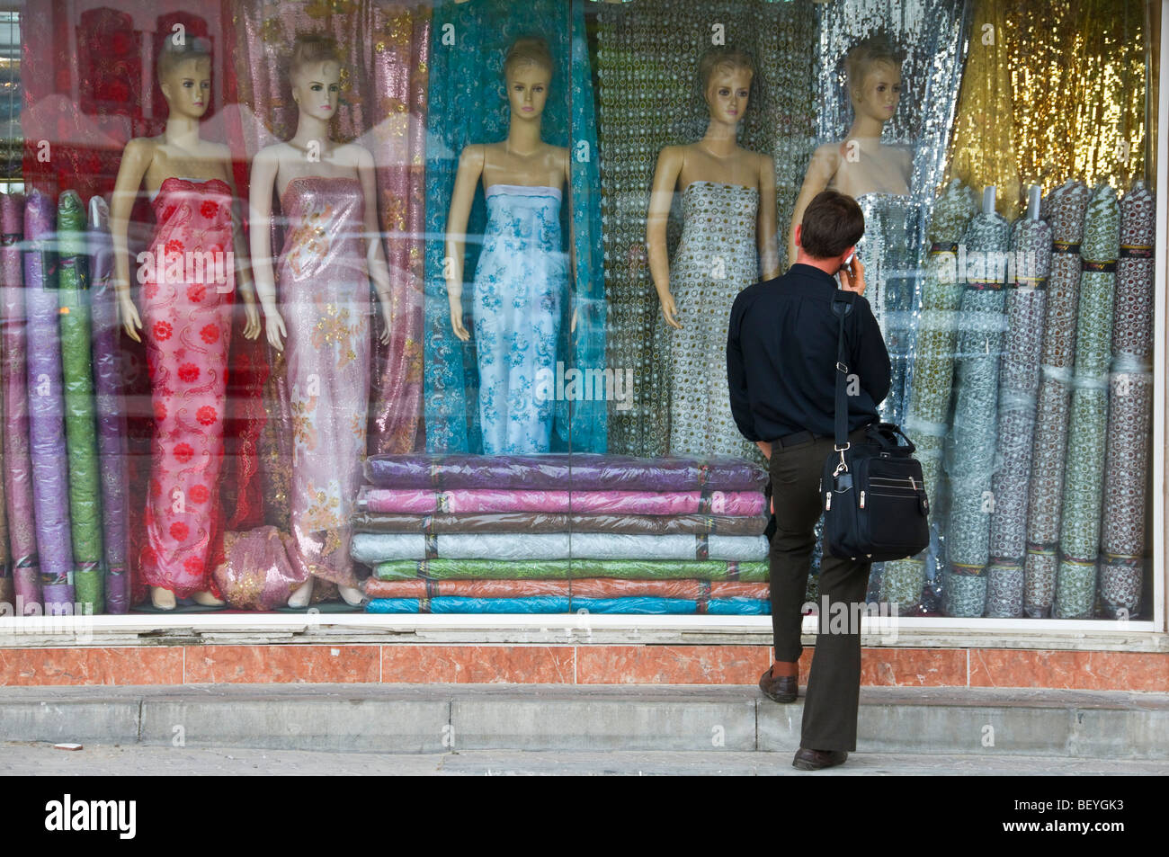 Shopping street in dubai hi-res stock photography and images - Alamy