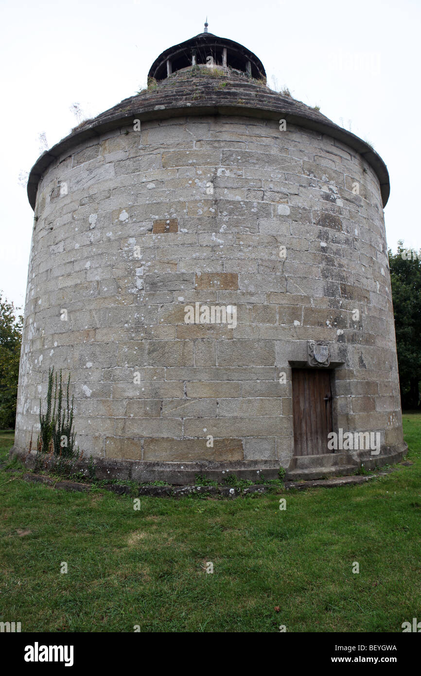 Pigeonnier pigeon loft france hi-res stock photography and images - Alamy
