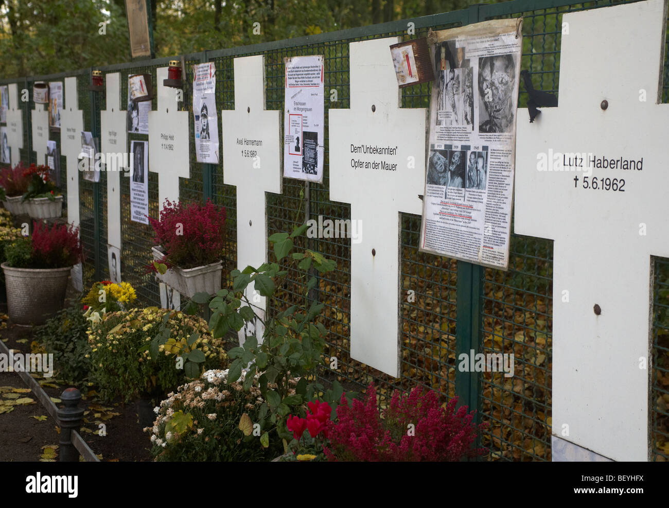 Crosses of berlin wall victims hi-res stock photography and images - Alamy