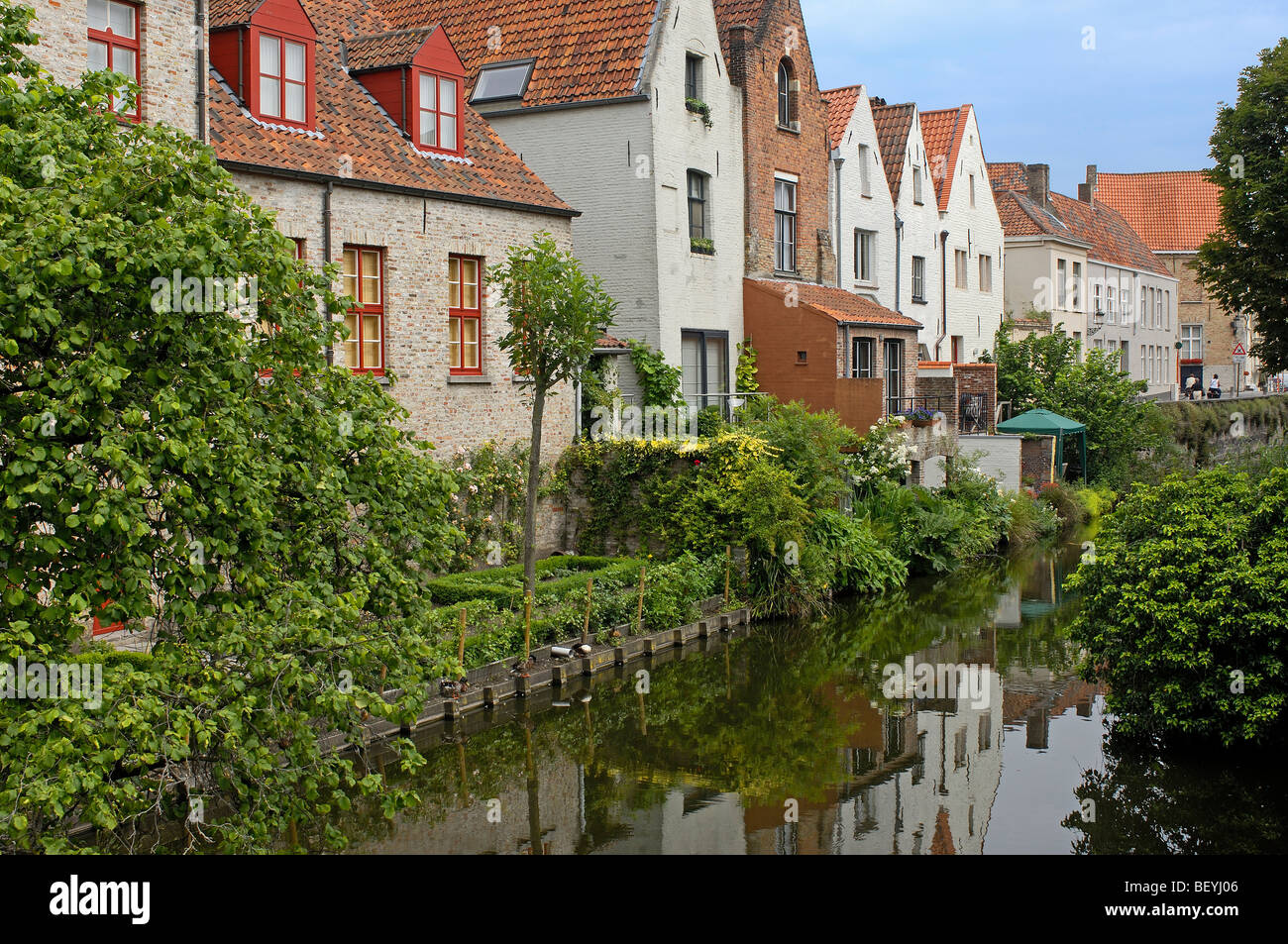 Typical architecture at Dijver canal. Brugge,(the Venice of the North ...