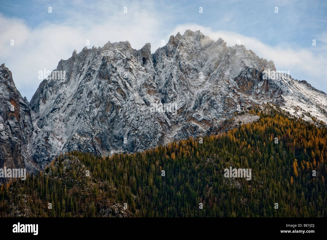 North cascade mountain range hi-res stock photography and images - Alamy