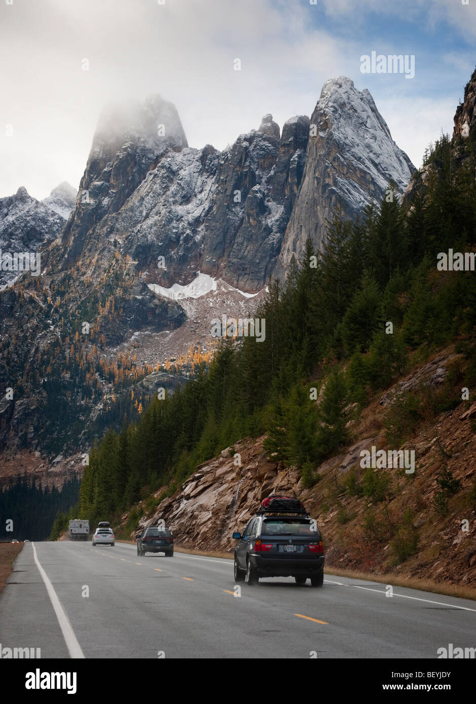 The North Cascades Highway ( Highway 20) during the fall in Washington ...