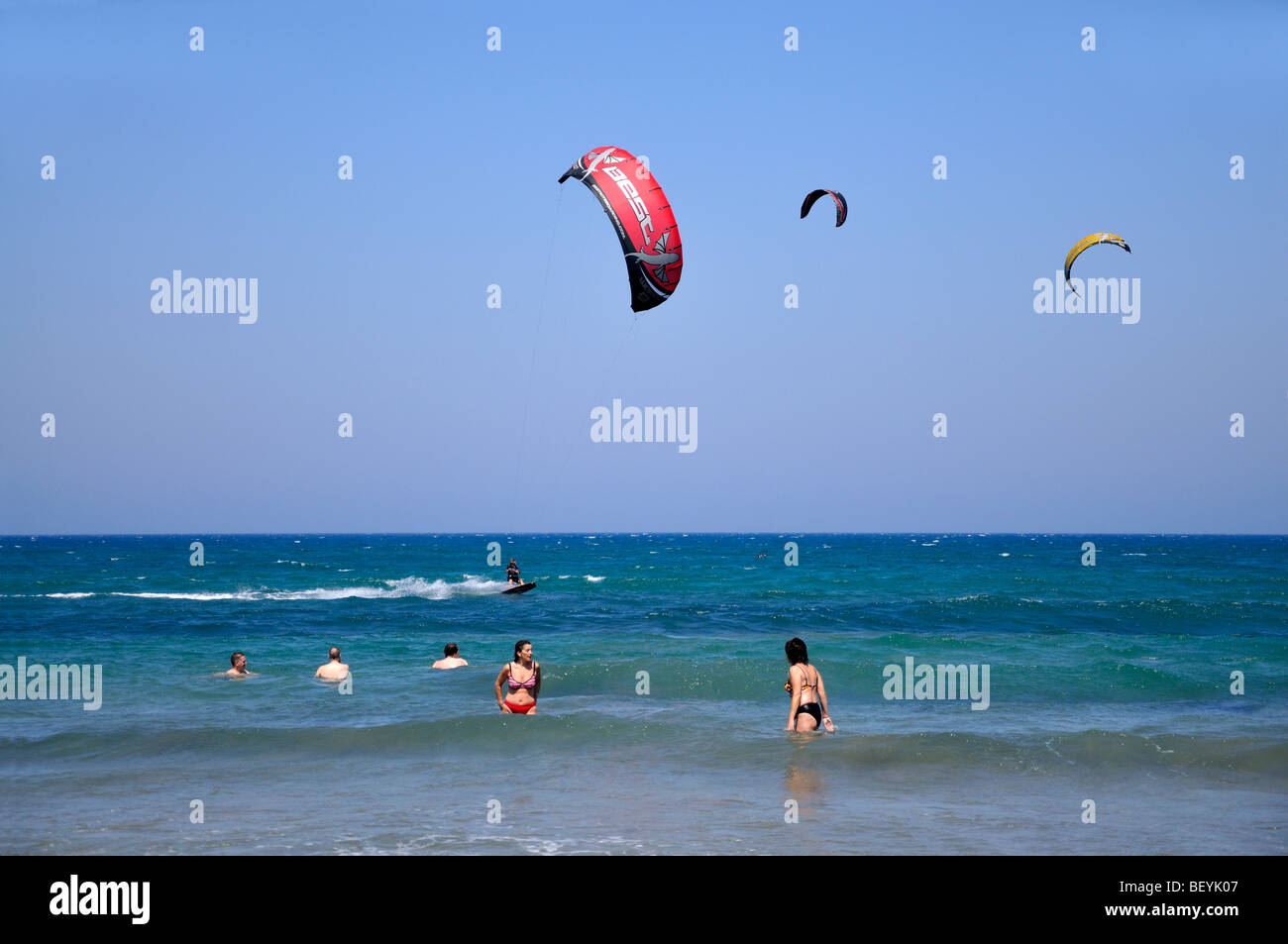 Watching kite surfers hi-res stock photography and images - Alamy