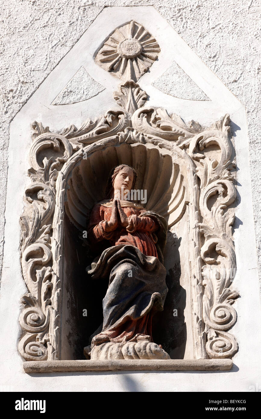 Statues on The two Moors House (K t m r h z). Rustic Baroque ...
