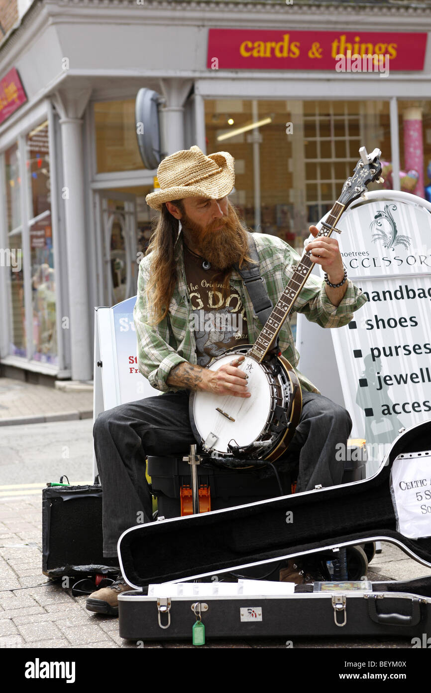 Professional busker hi-res stock photography and images - Alamy