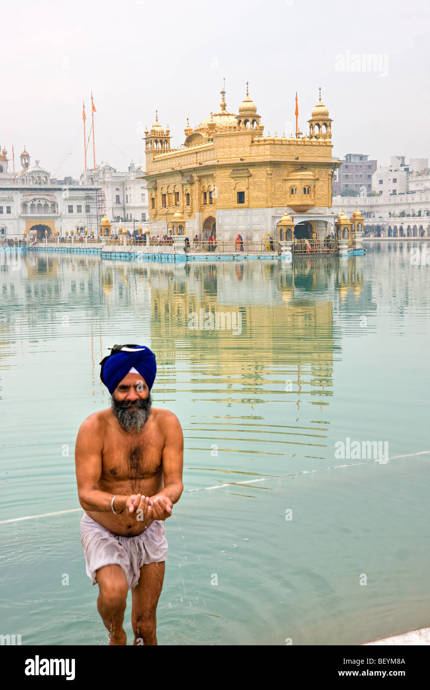 People visiting and praying at Golden Temple, Amritsar, Punjab Stock ...