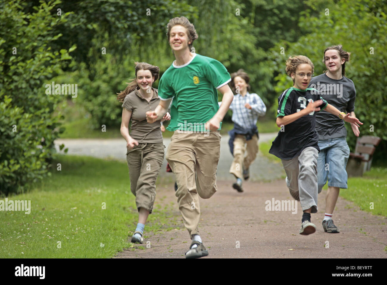 Teenagers racing hi-res stock photography and images - Alamy