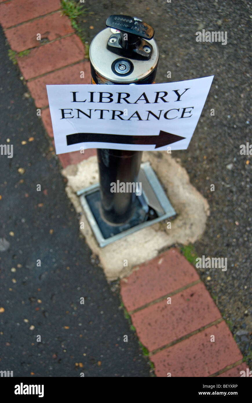 Library entrance sign hi-res stock photography and images - Alamy