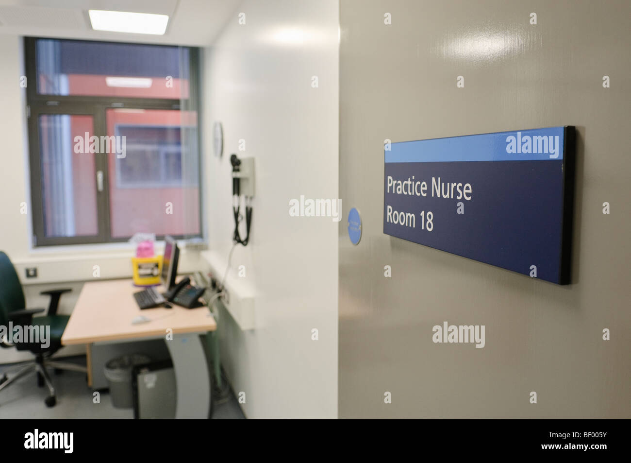 Doctor surgery uk door hi-res stock photography and images - Alamy