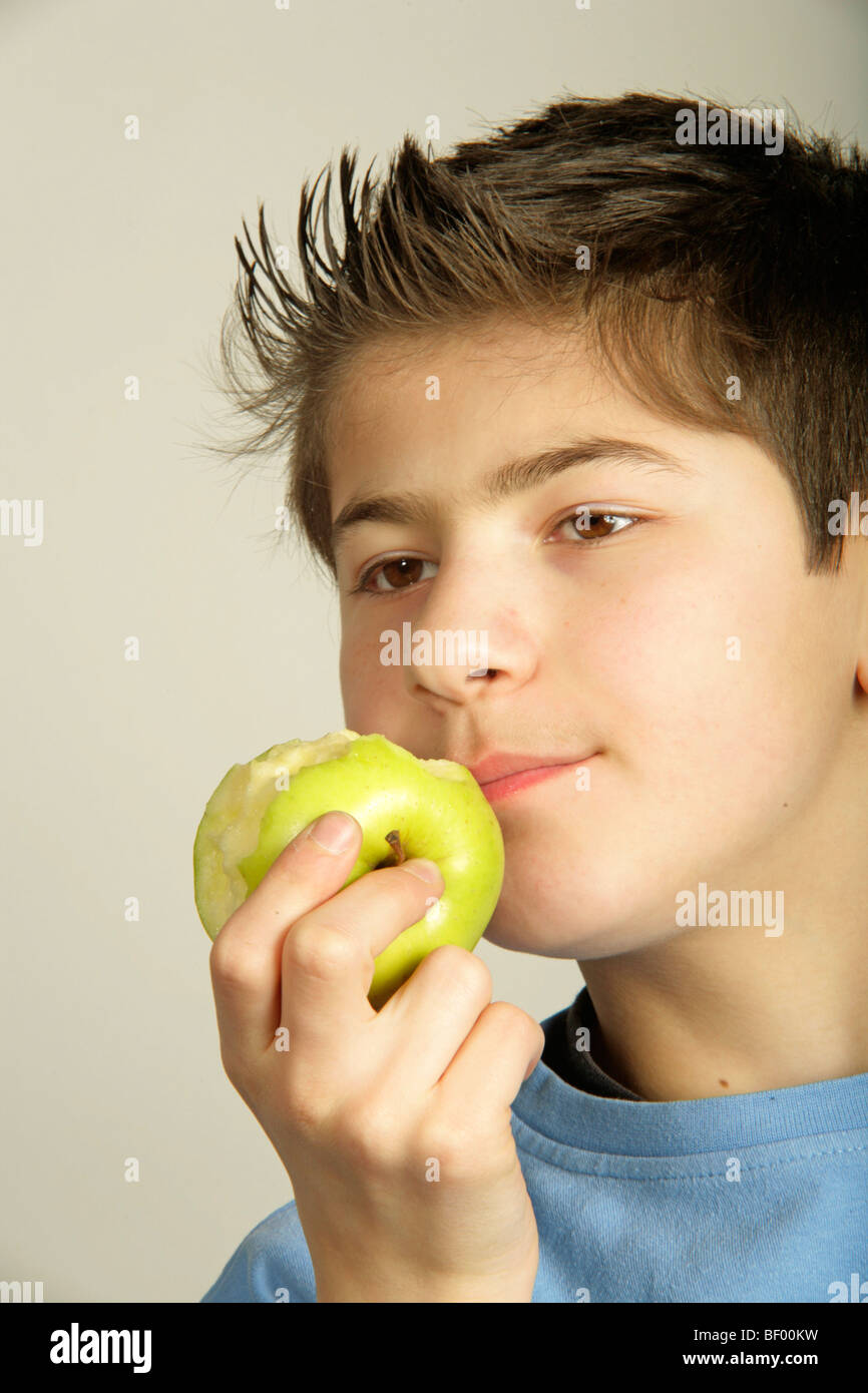 portait of a young boy eating an apple Stock Photo - Alamy