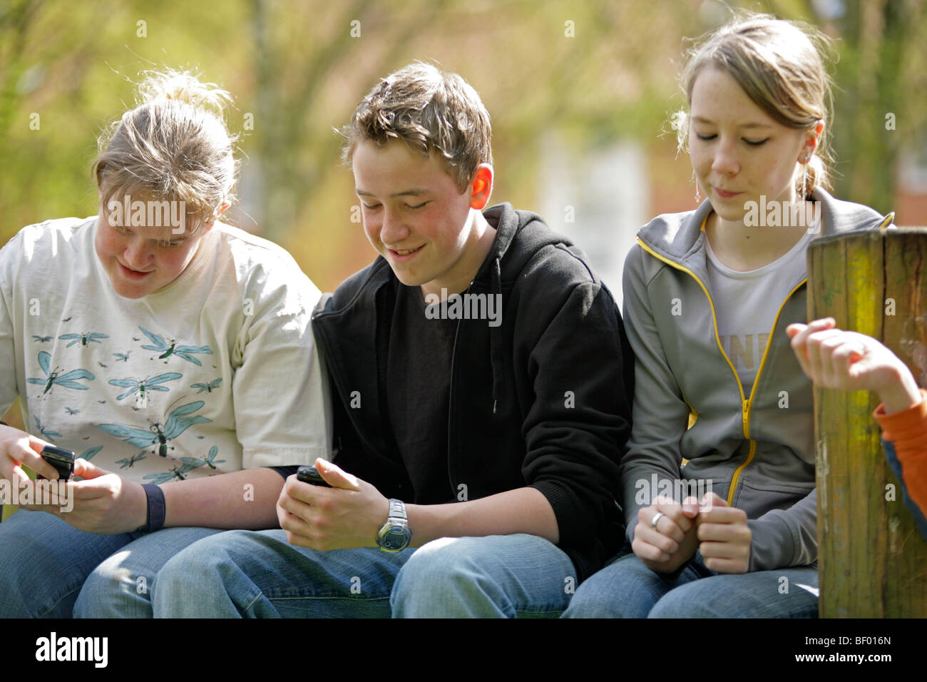 teenagers with their mobile phones Stock Photo - Alamy
