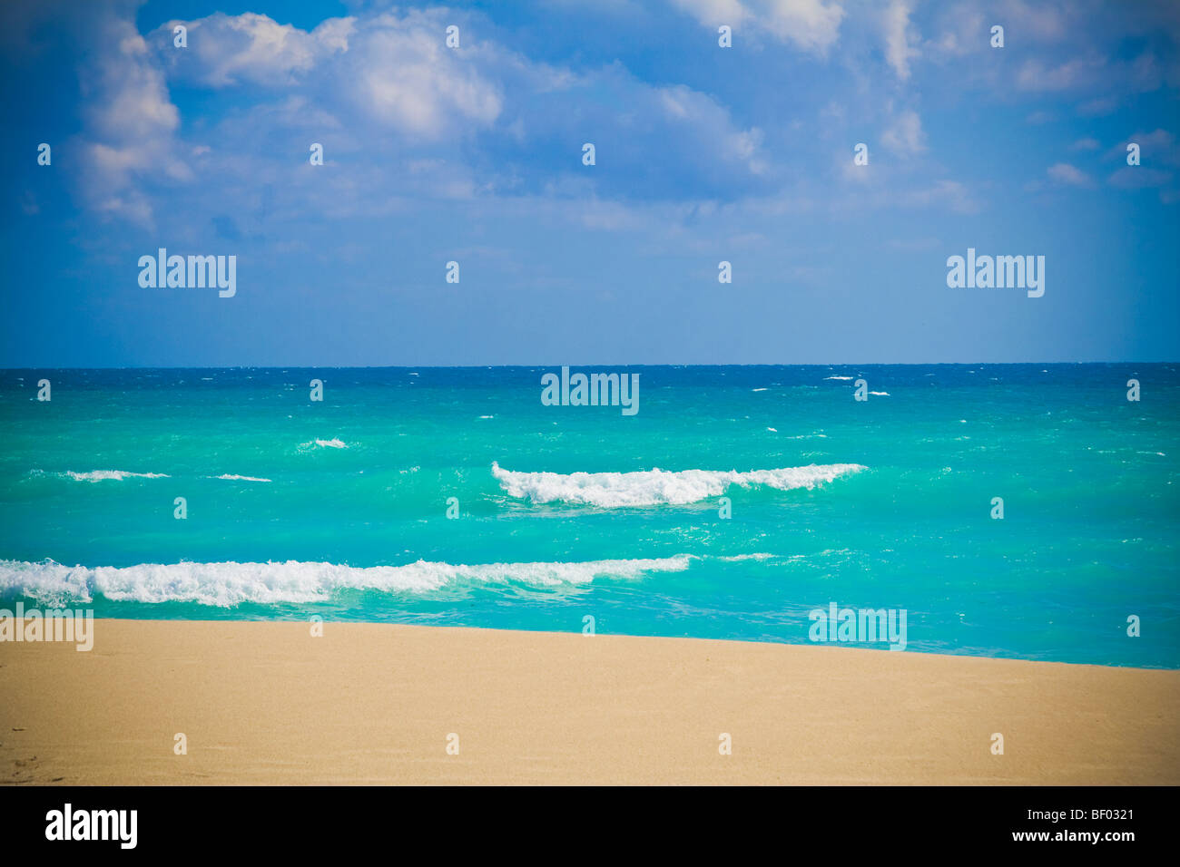 Stunning blue ocean at Miami beach. South beach, Miami, Florida, USA ...
