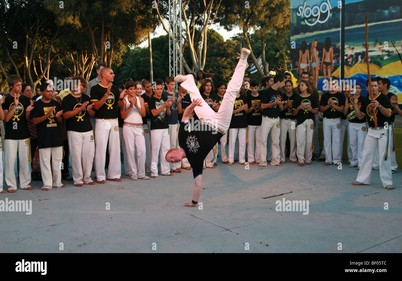 Brazilian martial arts dance practice capoeira hi-res stock photography ...
