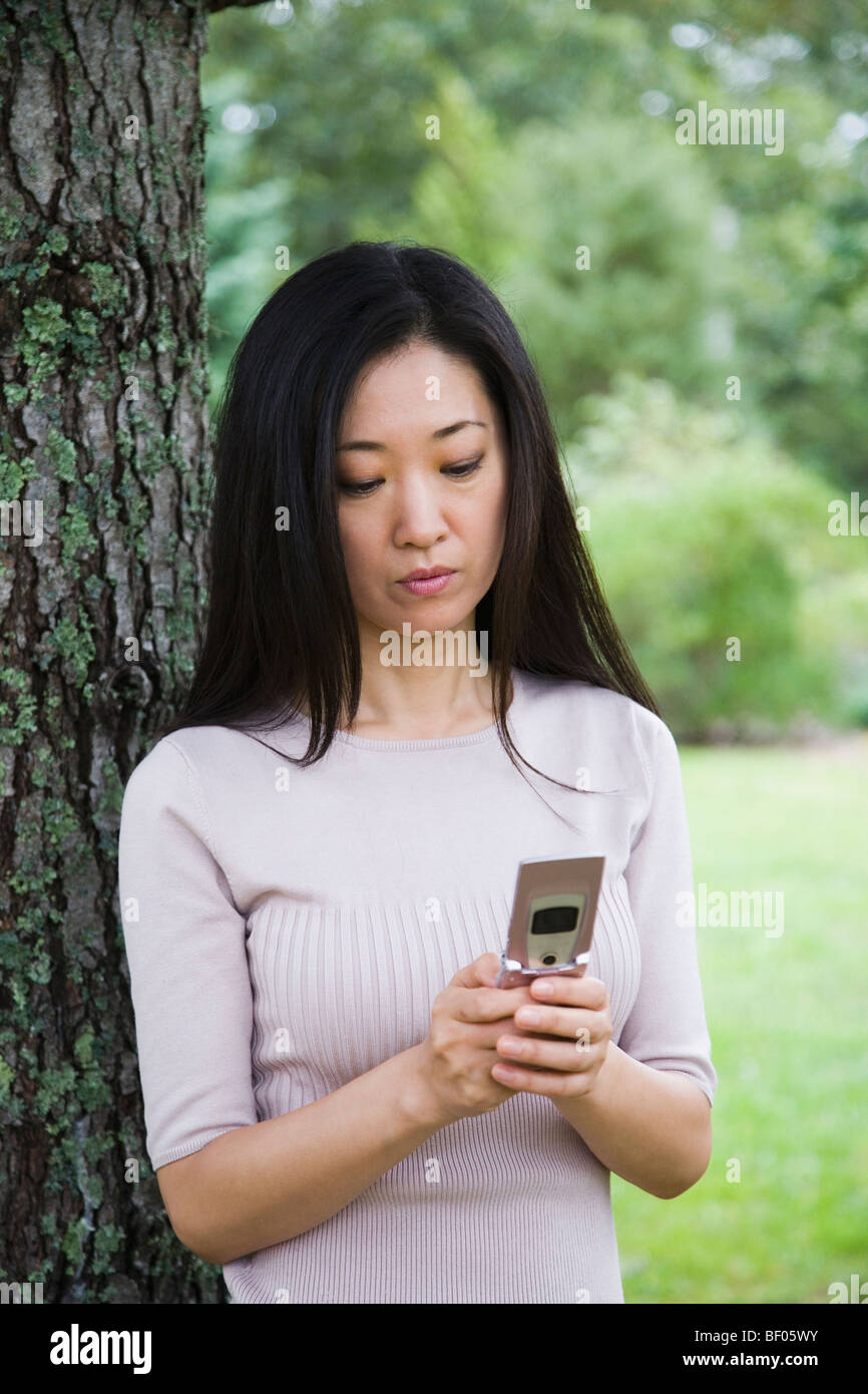 Woman reading under tree hi-res stock photography and images - Alamy