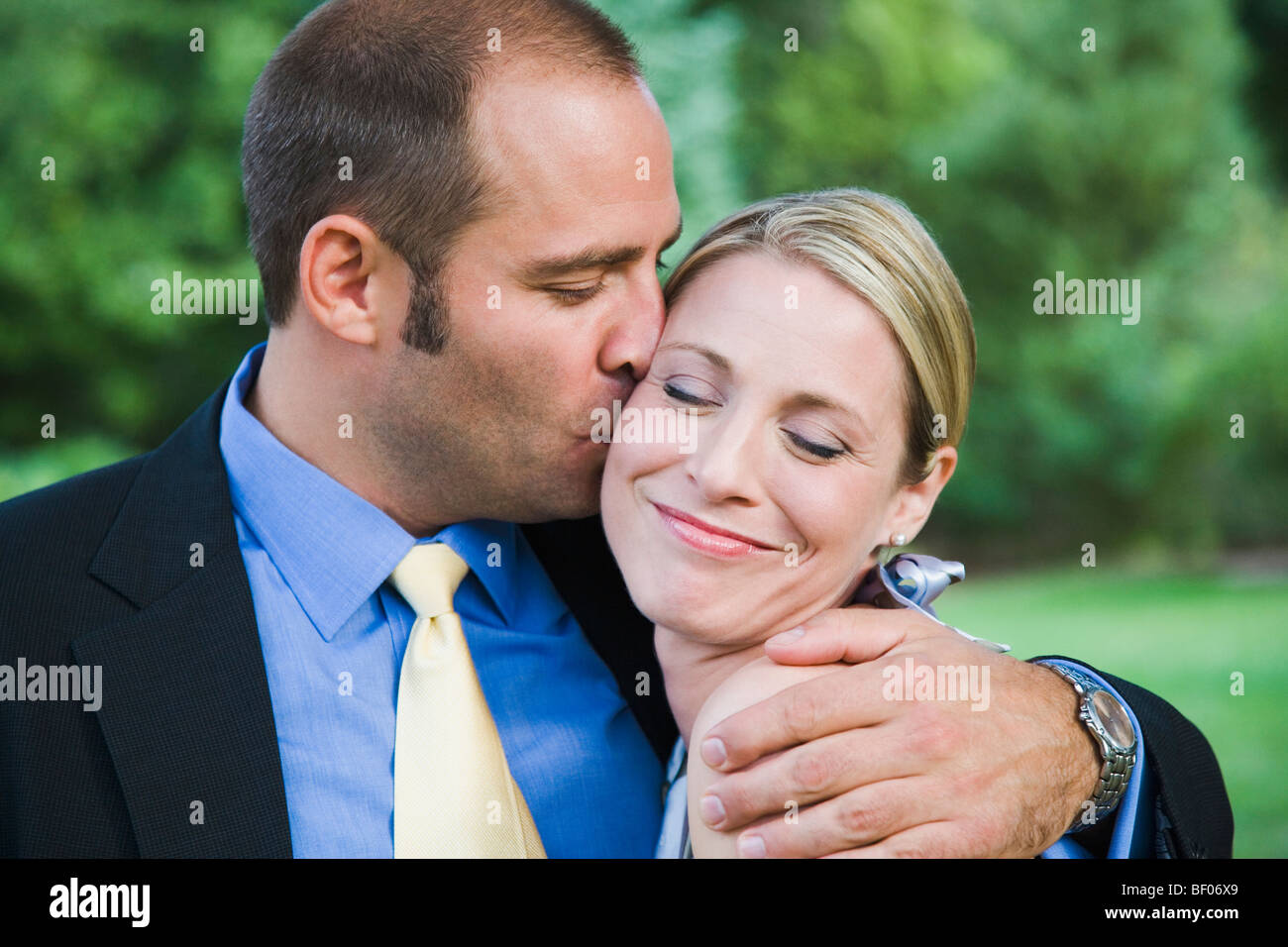 Couples kissing 40s hi-res stock photography and images - Alamy